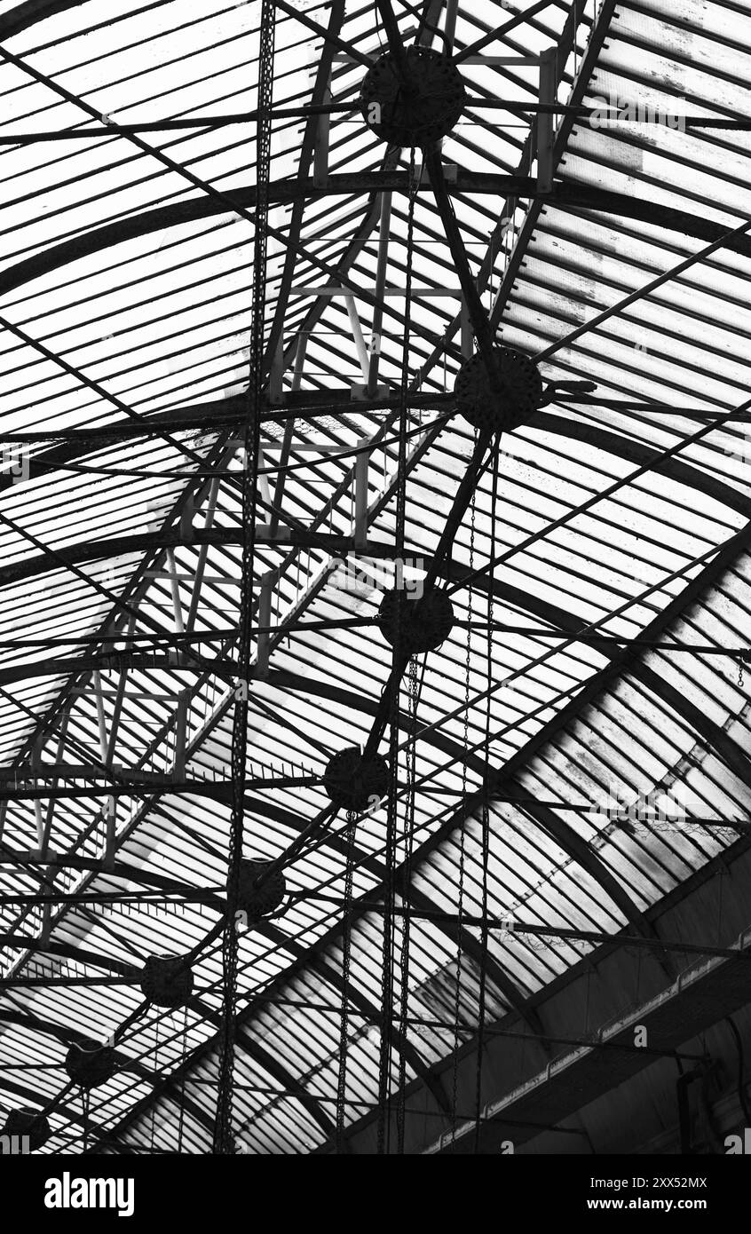 Uk shopping center Black and White Stock Photos & Images - Alamy