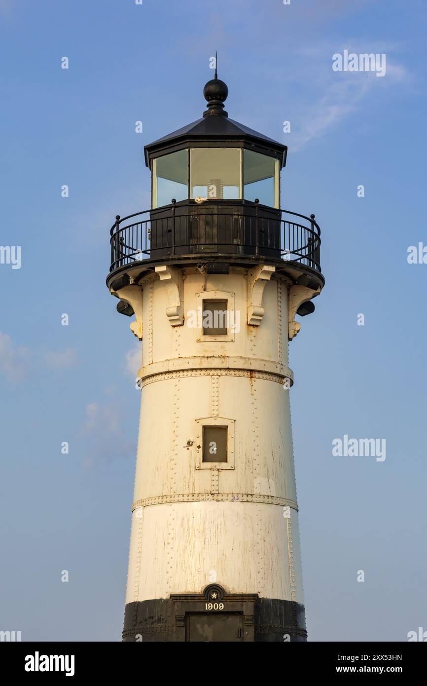 Evening sun on the Duluth North Shore Lighthouse. Duluth, Minnesota ...