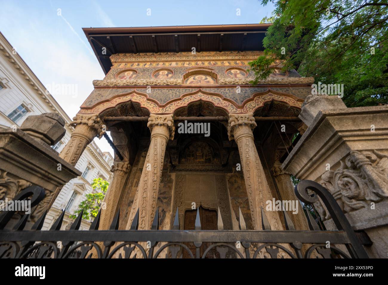 Showcasing ornate columns hi-res stock photography and images - Alamy