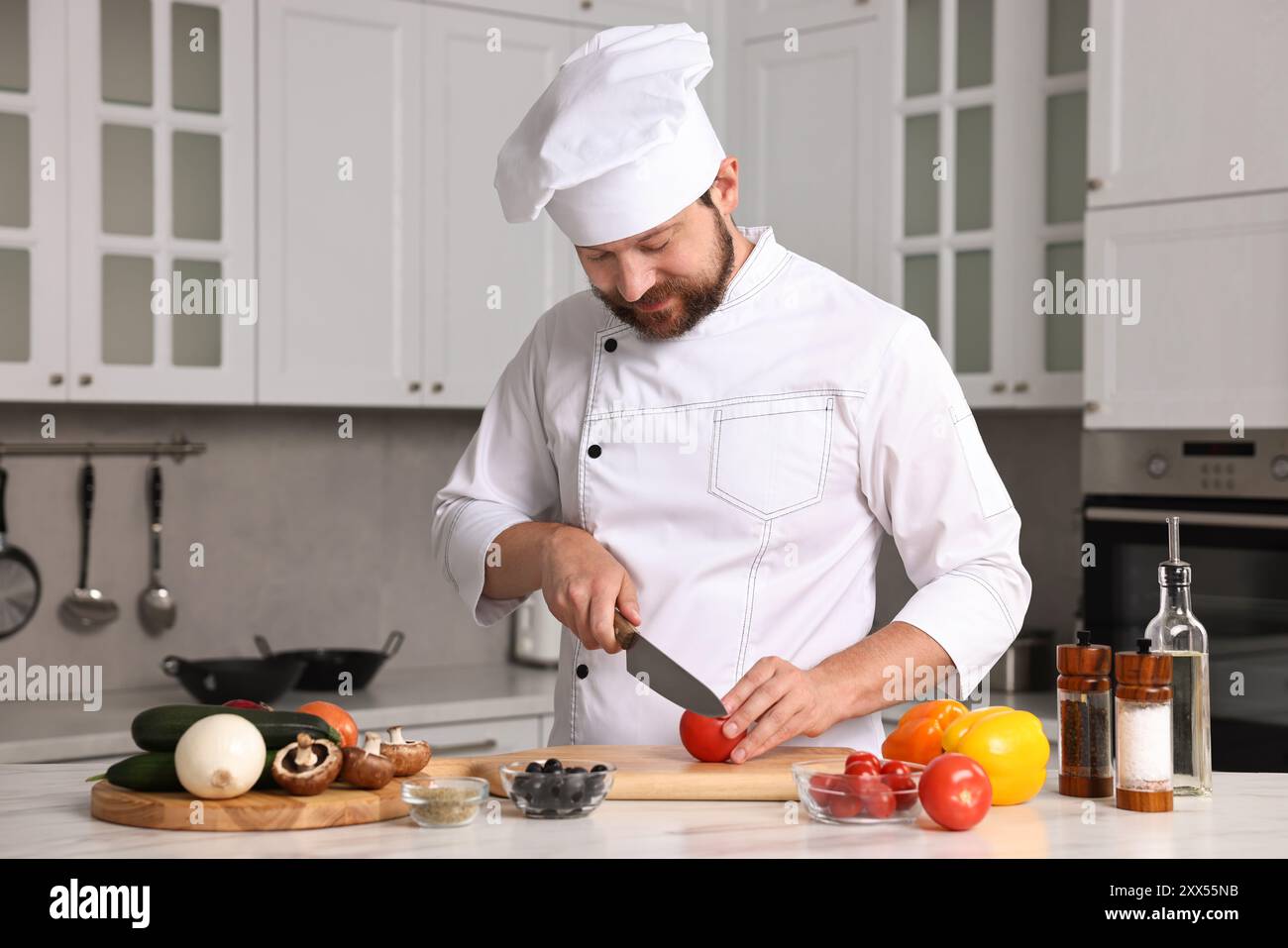Restaurant kitchen chef cutting tomato hi-res stock photography and ...
