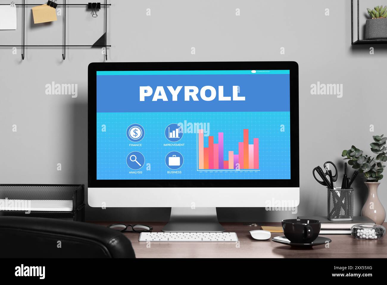 Computer screen monitor invoice hi-res stock photography and images - Alamy