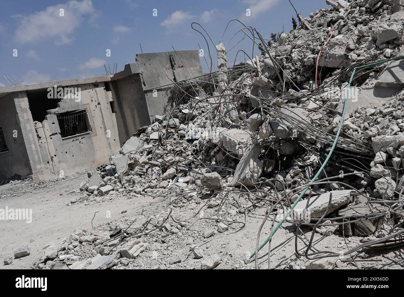 Hanaway, Lebanon. 21st Aug, 2024. General view of a destroyed building ...