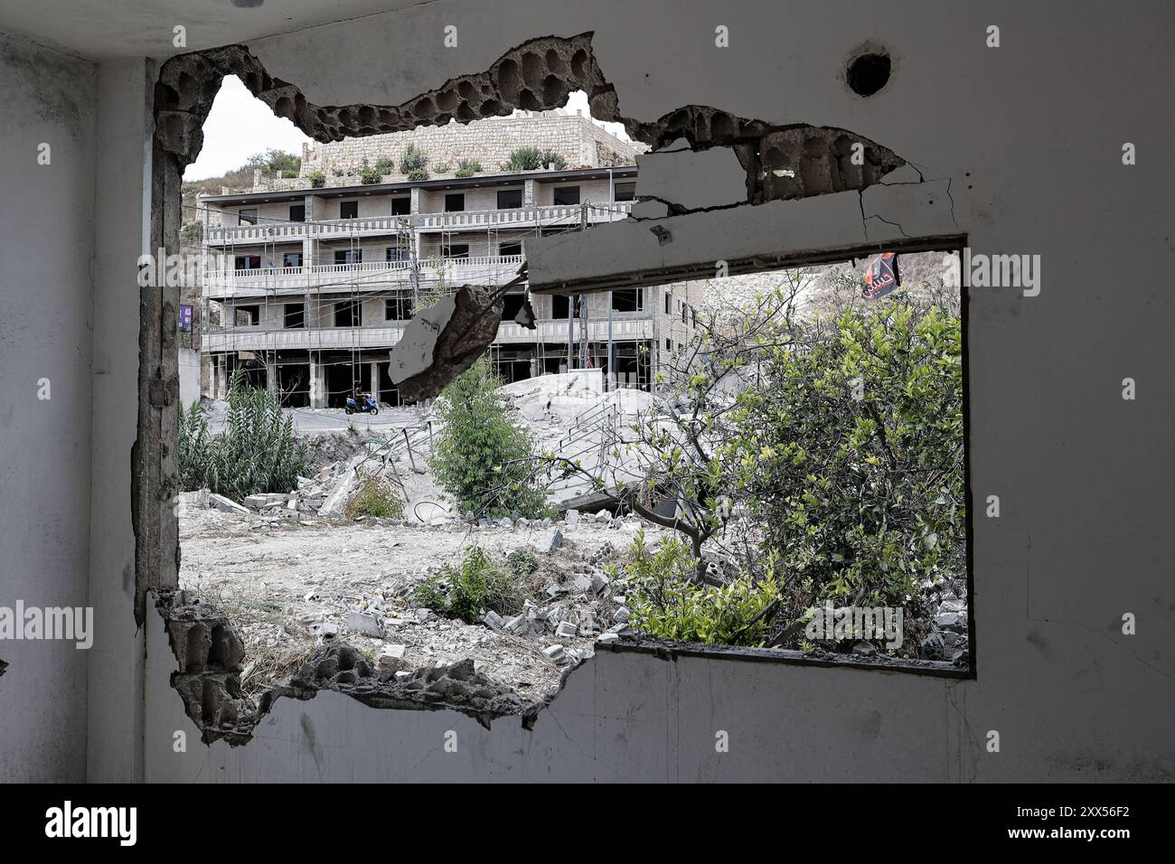 Hanaway, Lebanon. 21st Aug, 2024. General view of a damaged house in ...