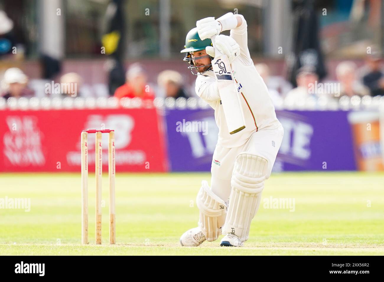 Cricket leicestershire handscomb hi-res stock photography and images ...