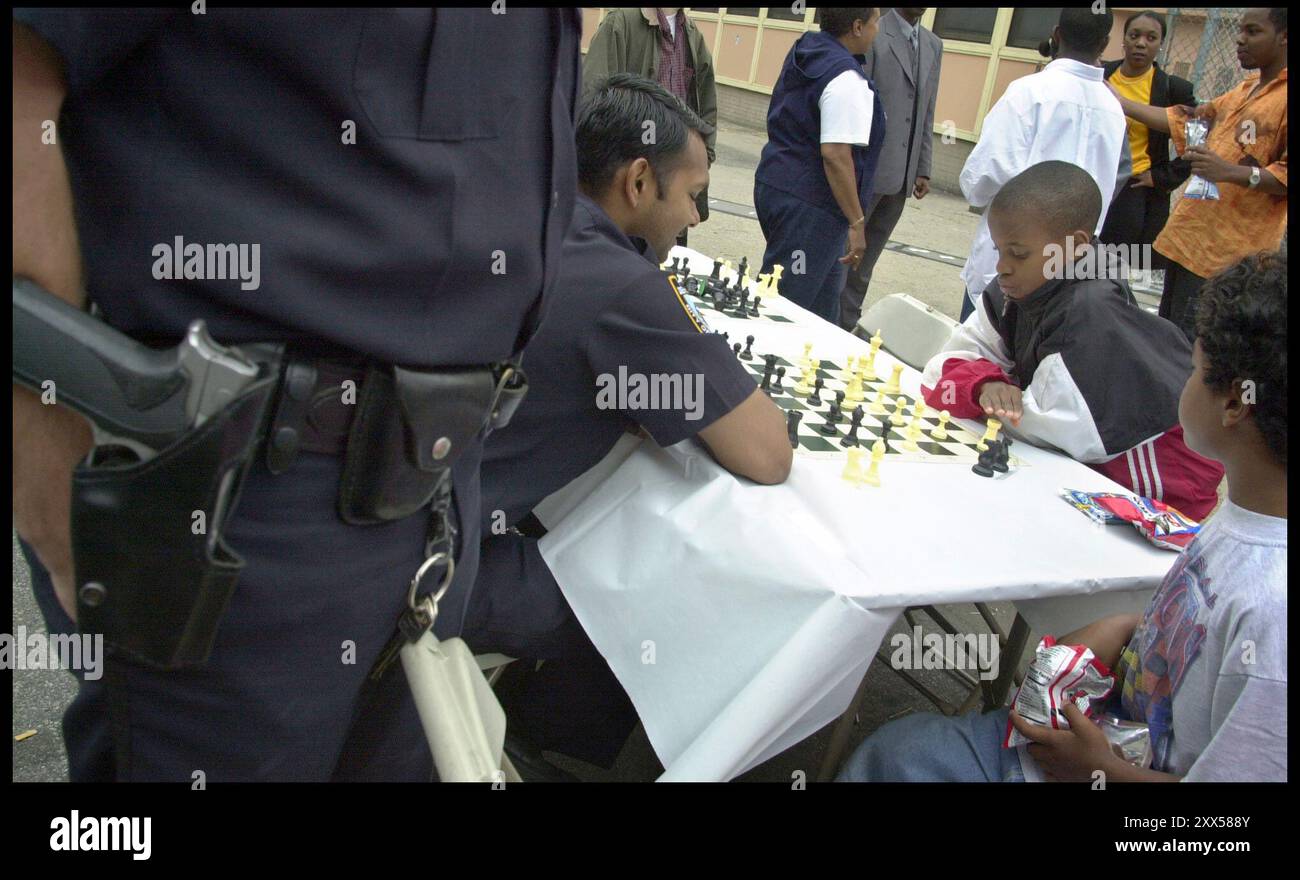 Police Officer Simonetti gets beaten chess mate by a 12 year old ...