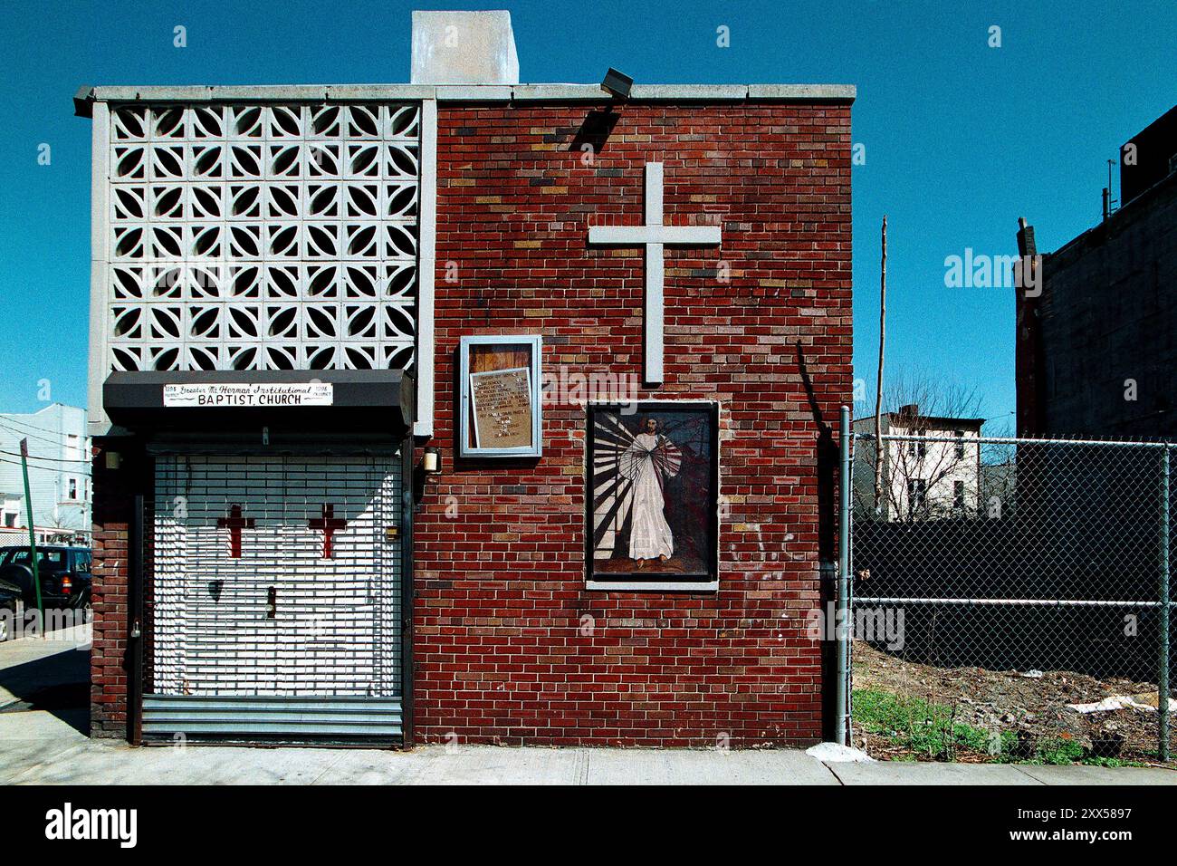 Storefront church new york hi-res stock photography and images - Alamy