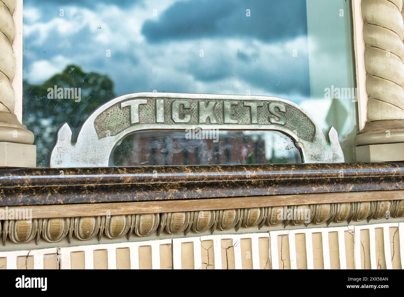 Ticket booth at movie theater hi-res stock photography and images - Alamy