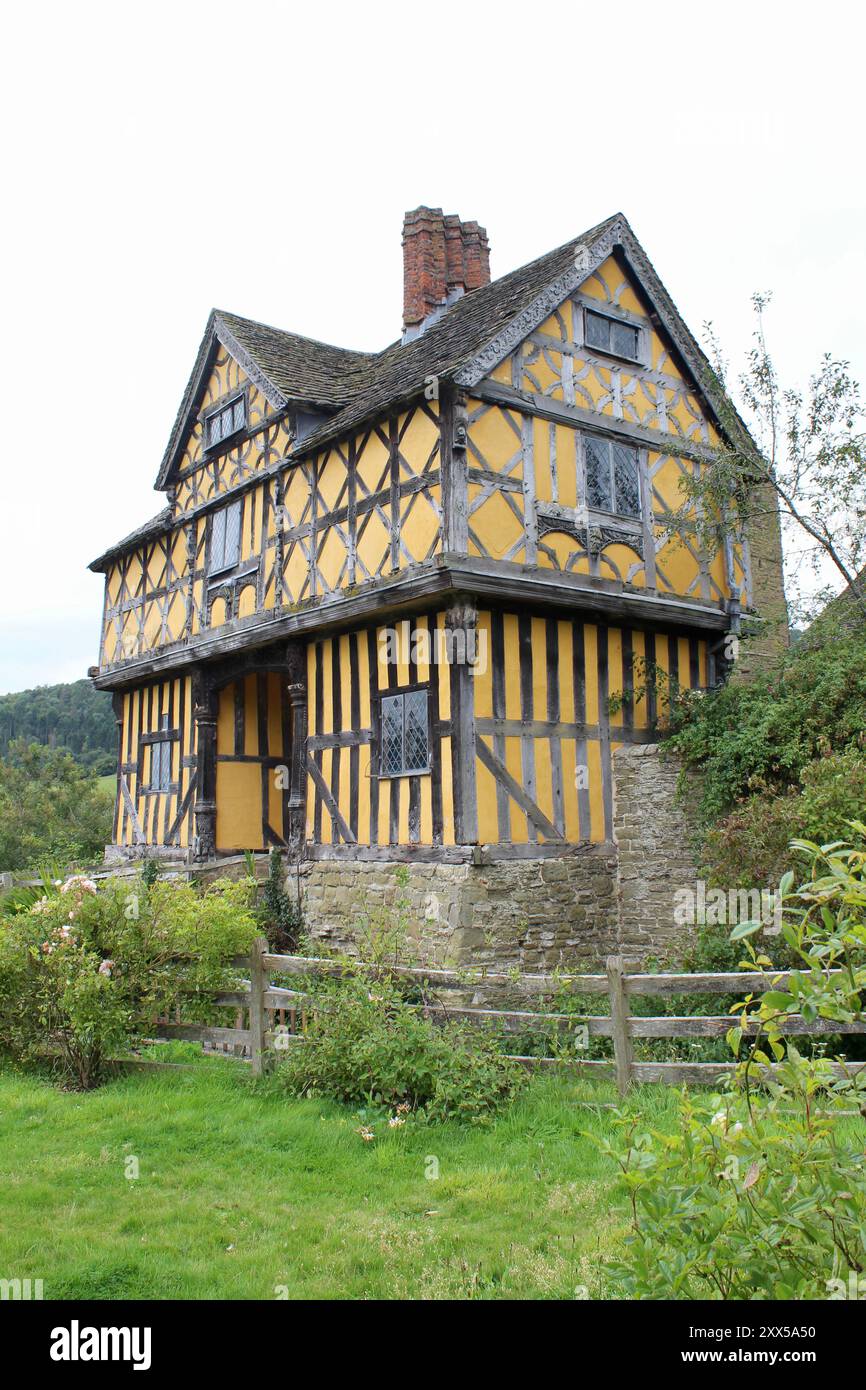 Gatehouse medieval architectural architecture hi-res stock photography ...