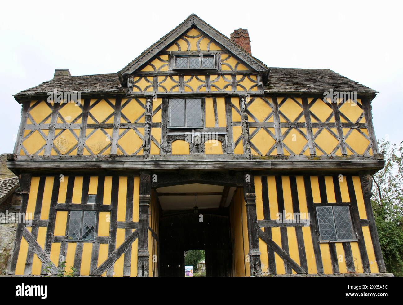 The Timber Framed Gatehouse at Stokesay Castle in Shropshire Stock ...