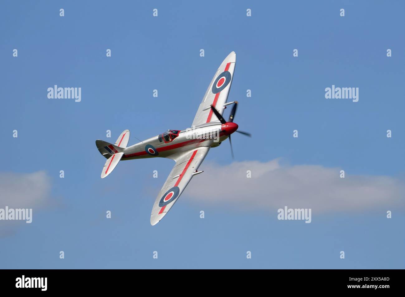 Supermarine Spitfire FR.XIVe displays at the Shuttleworth Collection ...