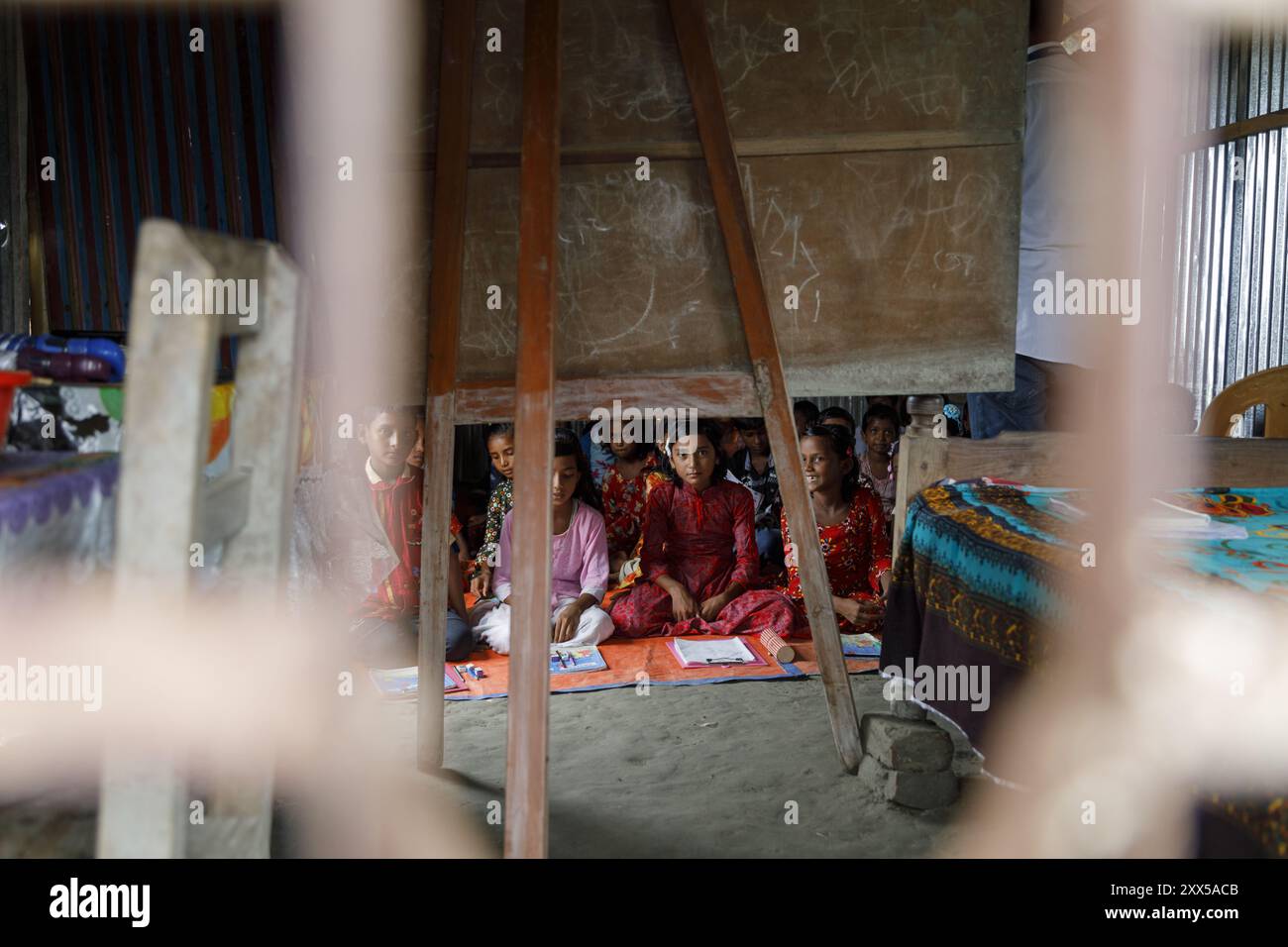 Bangladesh school building hi-res stock photography and images - Alamy