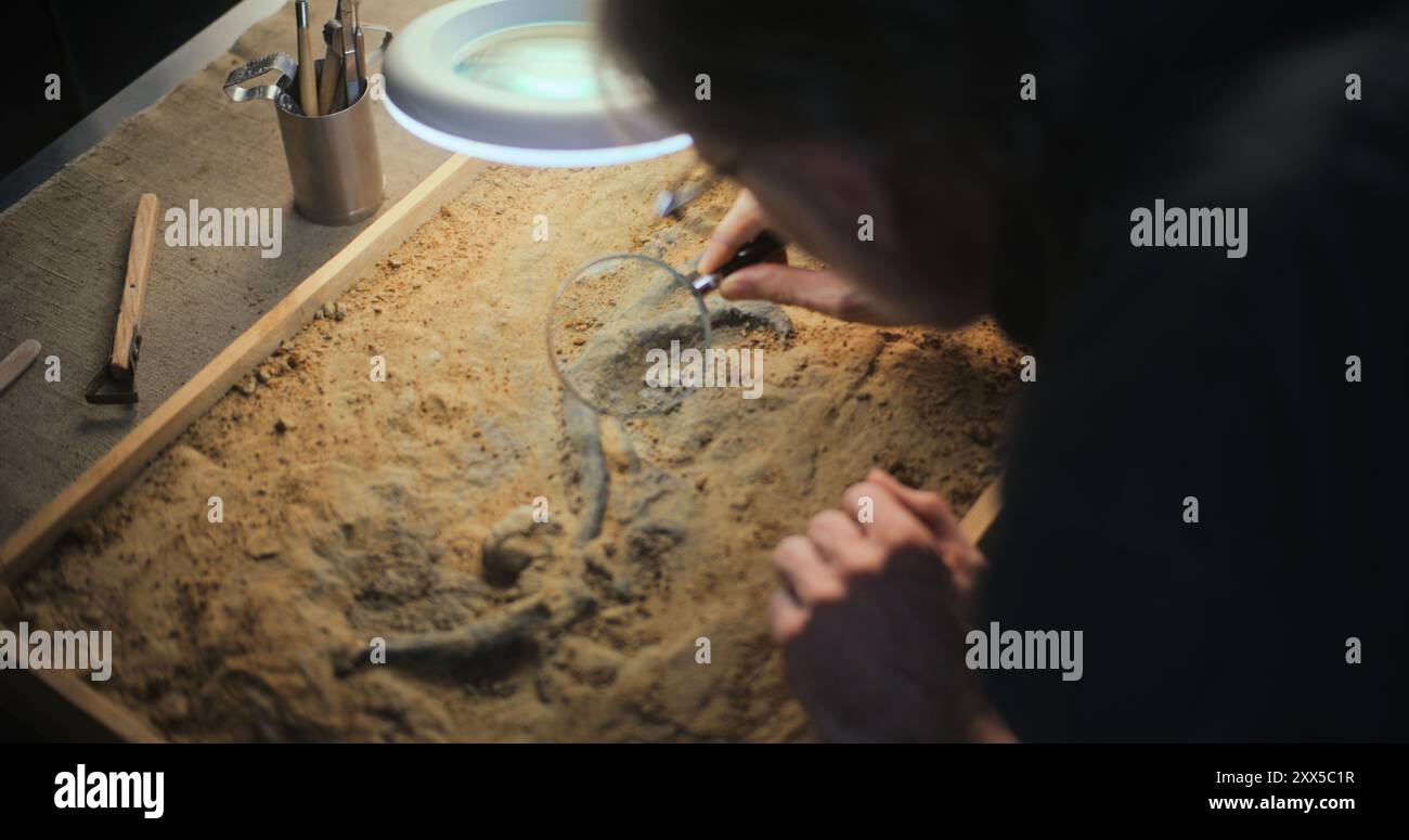 Old man using magnifying glass hi-res stock photography and images - Alamy