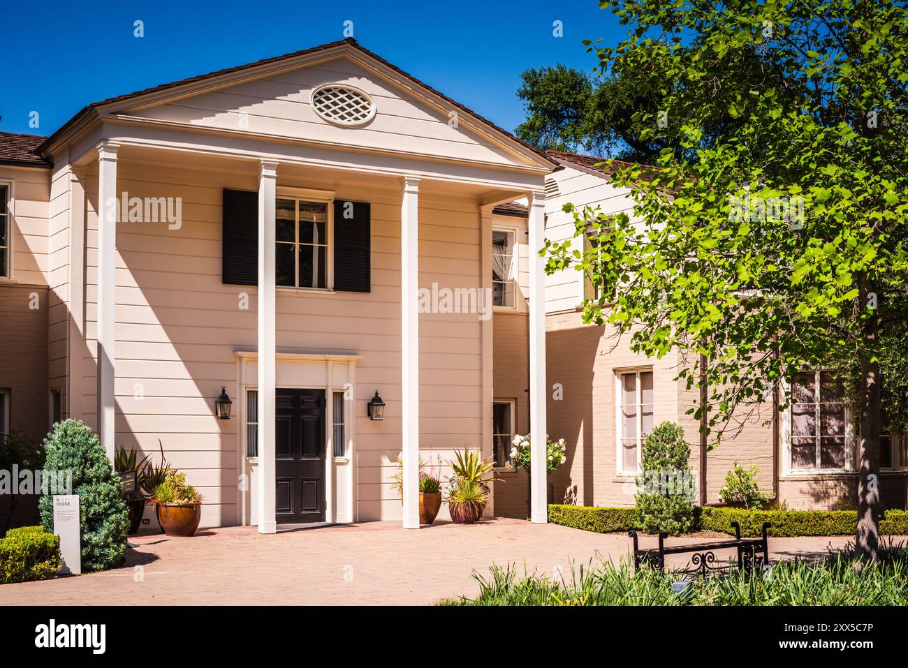 Garden house in gardens hi-res stock photography and images - Alamy