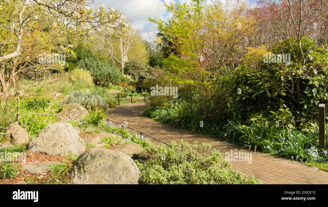 Flowerbeds, Pathway in London Park Stock Photo - Alamy