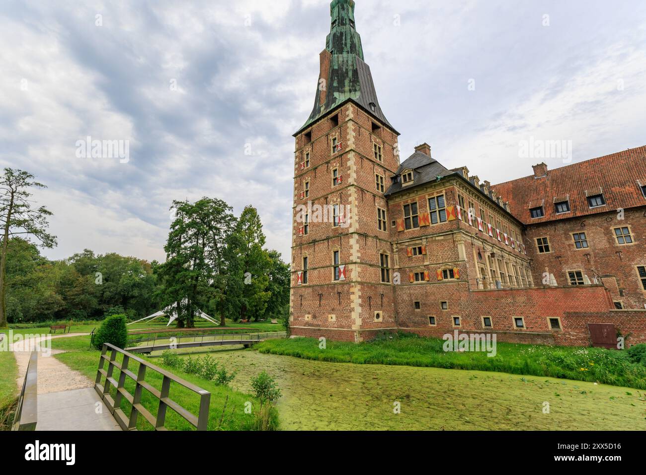 raesfeld castle in westphalia Stock Photo - Alamy