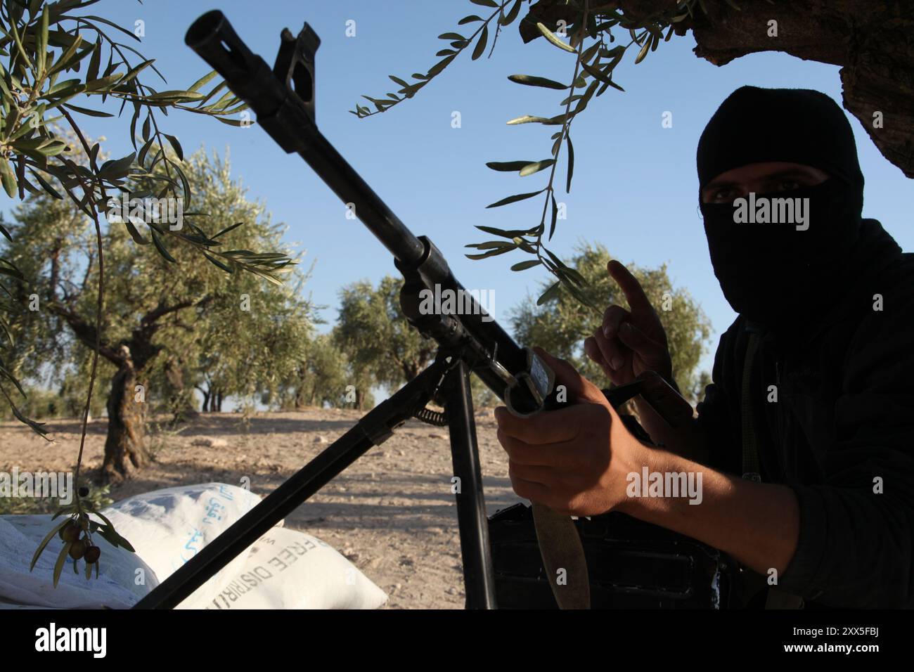 A fighter of the An-Nusra Front on the frontline Stock Photo - Alamy