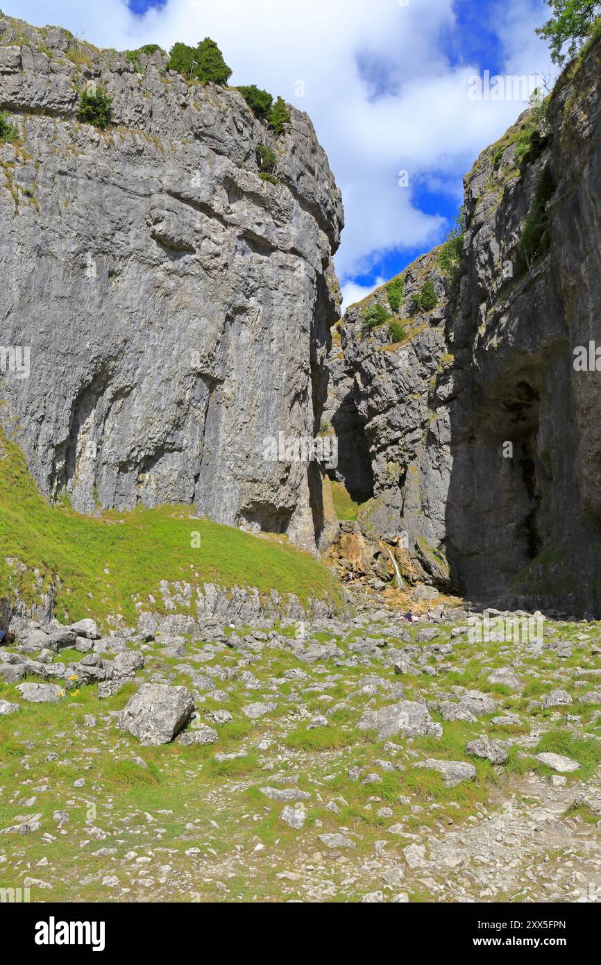Gordale Scar waterfall, Malham, Malhamdale, North Yorkshire, Yorkshire ...