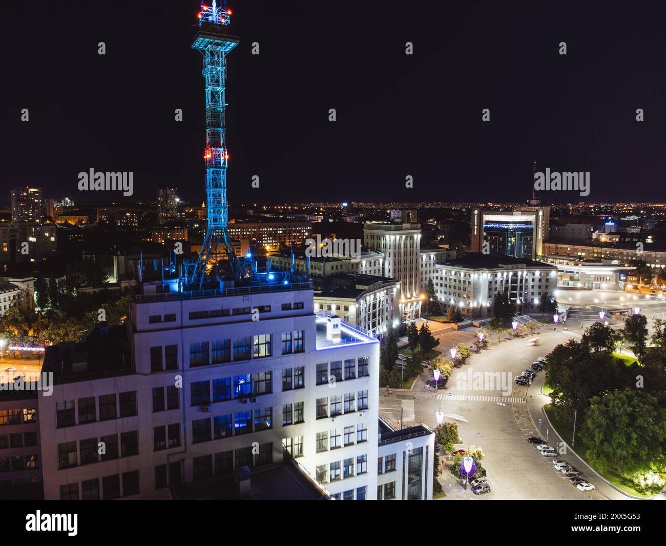 City building rooftop night hi-res stock photography and images - Alamy