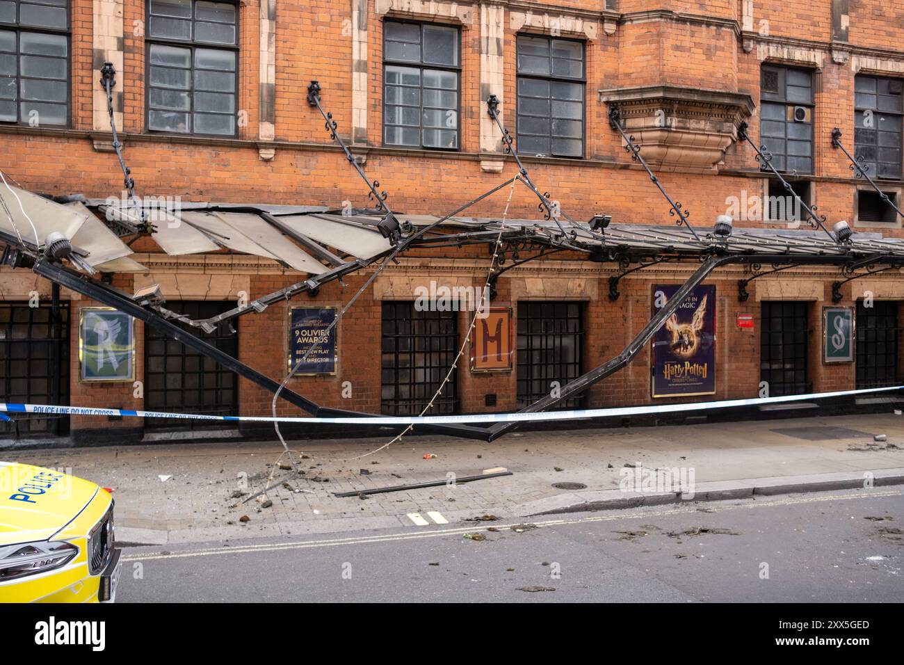Palace theatre damaged hi-res stock photography and images - Alamy