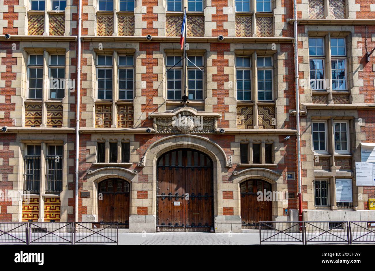 Entrance to the Institut Catholique de Paris (ICP), a Catholic ...