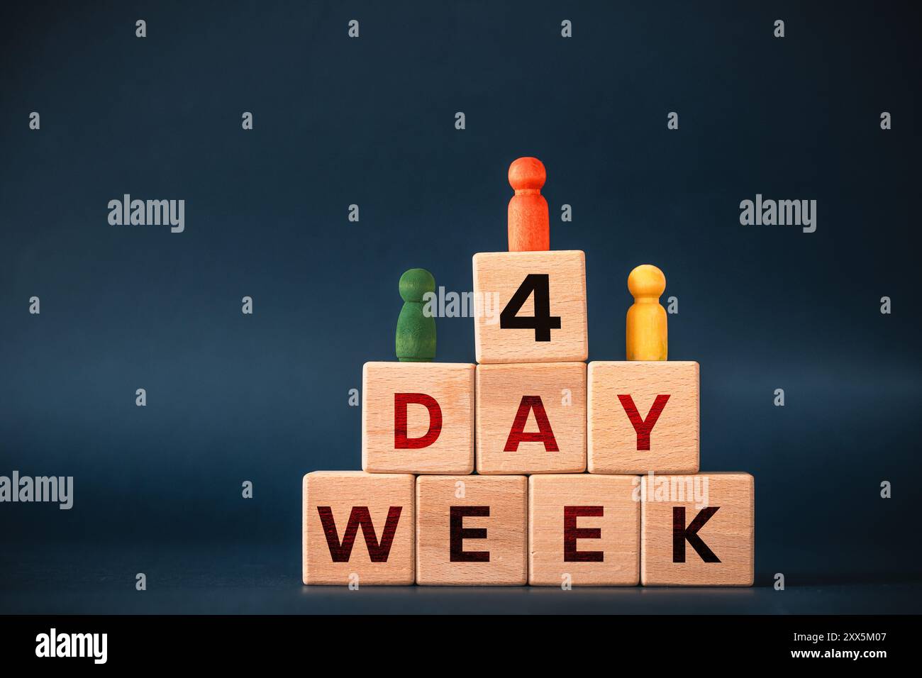 4 day week, Business concept. Symbol of shortening the work week. words ...