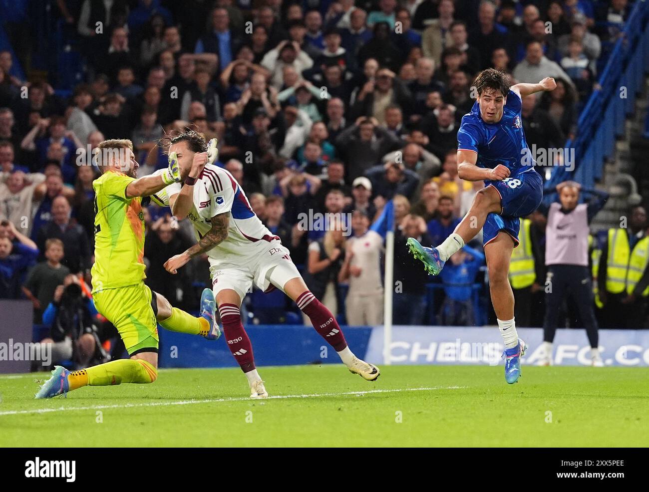 Servette goalkeeper Jeremy Frick makes a good save from Chelsea's Marc ...