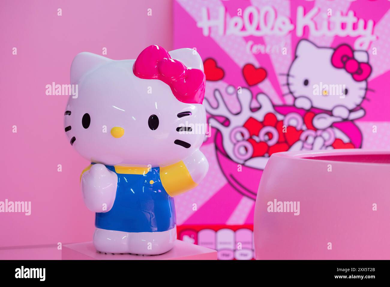 Hello kittys 50th anniversary hi-res stock photography and images - Alamy