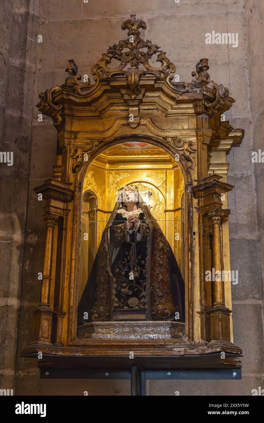 Inside seville cathedral virgin mary hi-res stock photography and ...