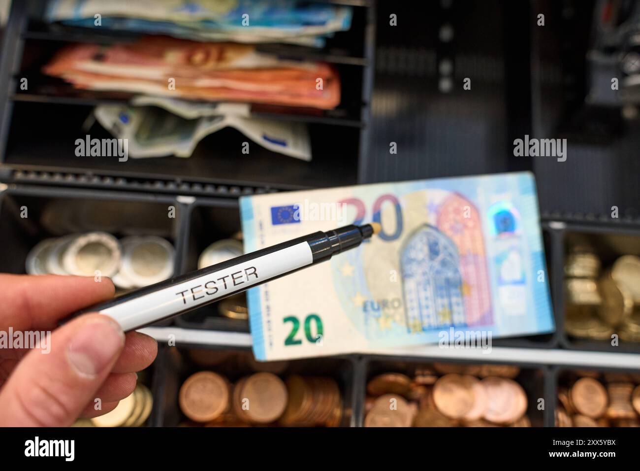 Falschgeldtester hi-res stock photography and images - Alamy