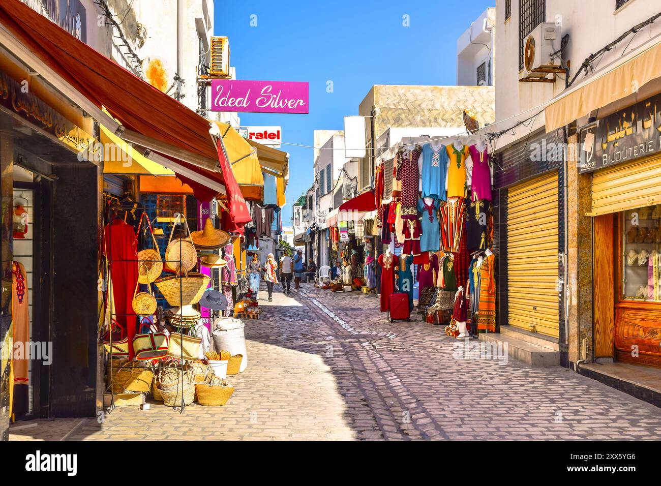 Arabian shopping street hi-res stock photography and images - Alamy