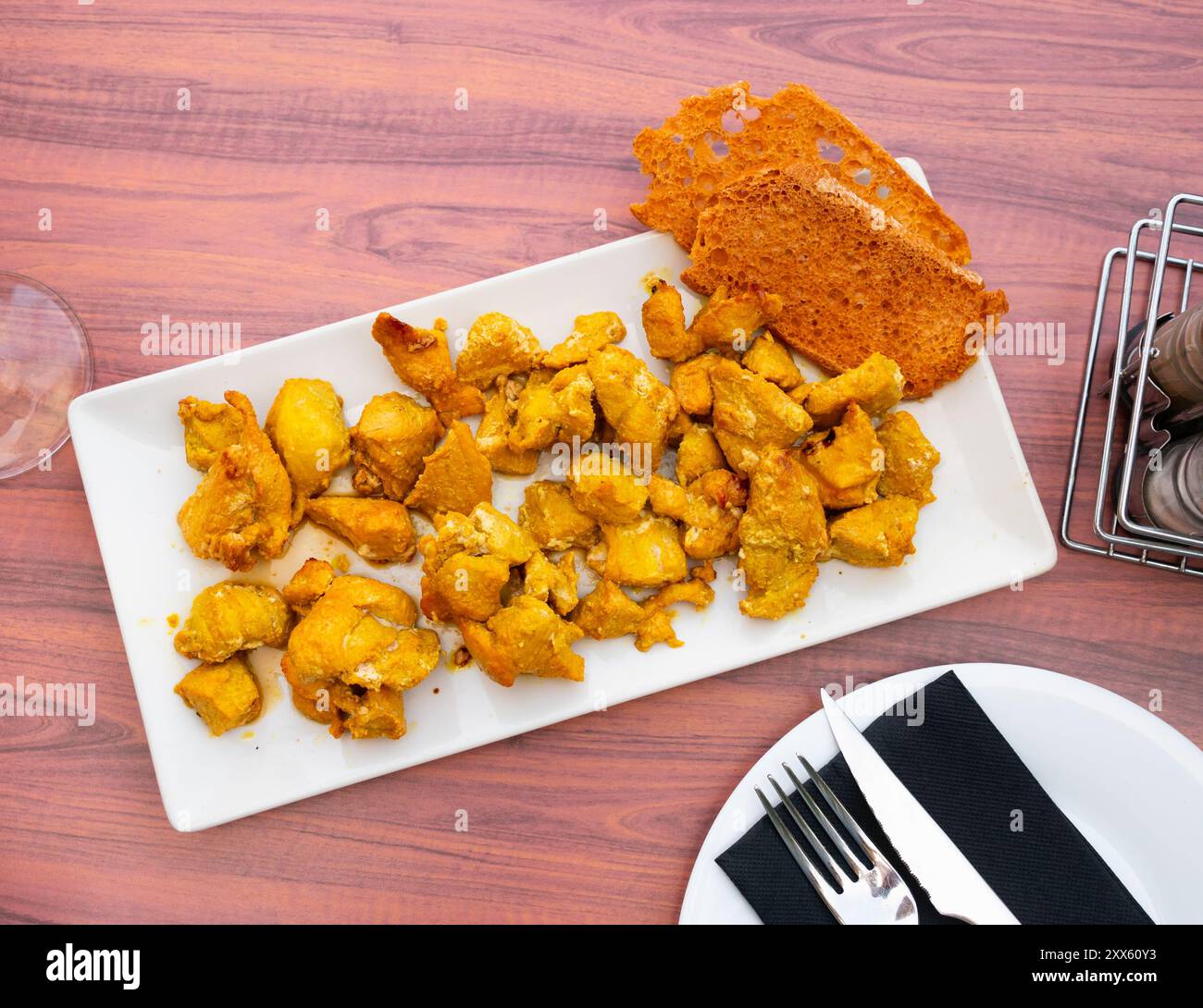 Crispy chicken chunks hi-res stock photography and images - Alamy