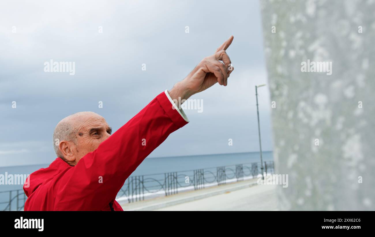 Old man pointing finger up hi-res stock photography and images - Alamy