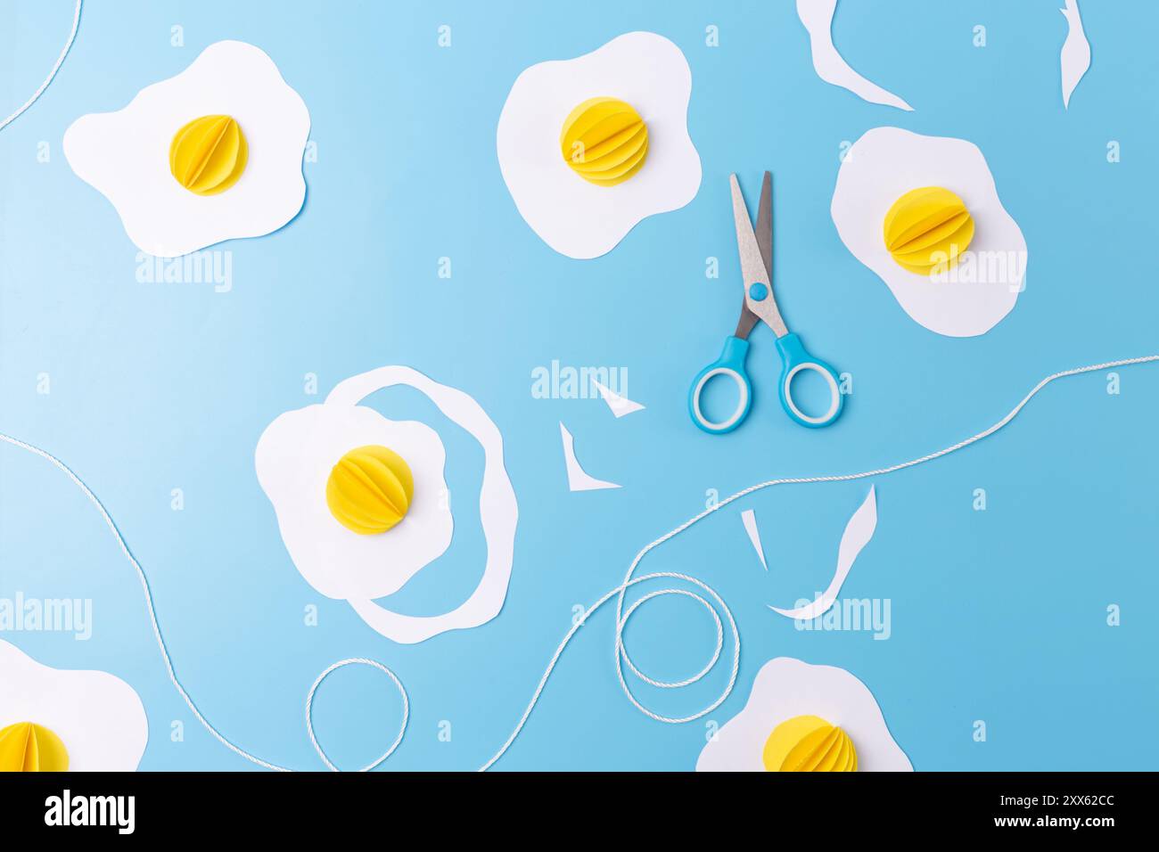 how to make an fried egg garland, DIY, breakfast food themed, paper ...