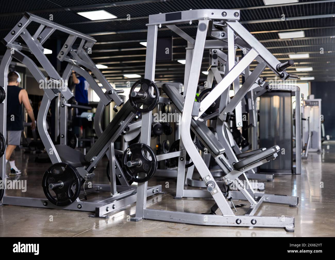 Overhead press machine hi-res stock photography and images - Alamy