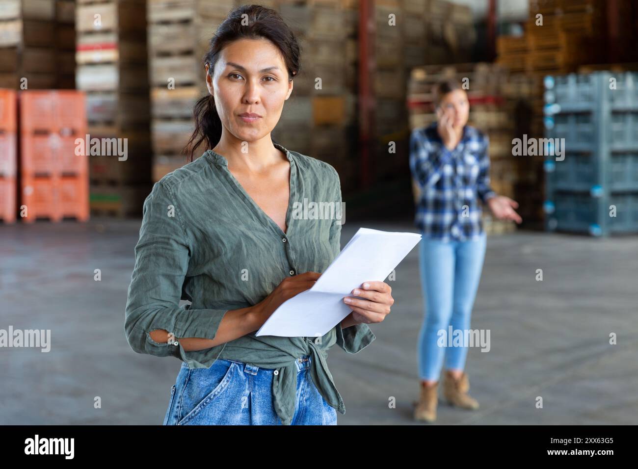 Man and woman talking about documentation Stock Photo - Alamy