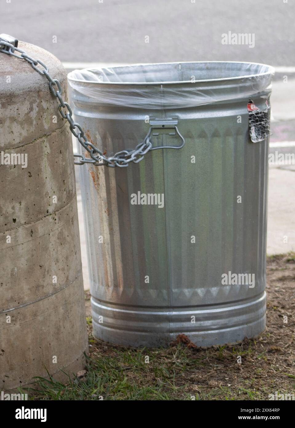 Public trash area hi-res stock photography and images - Alamy