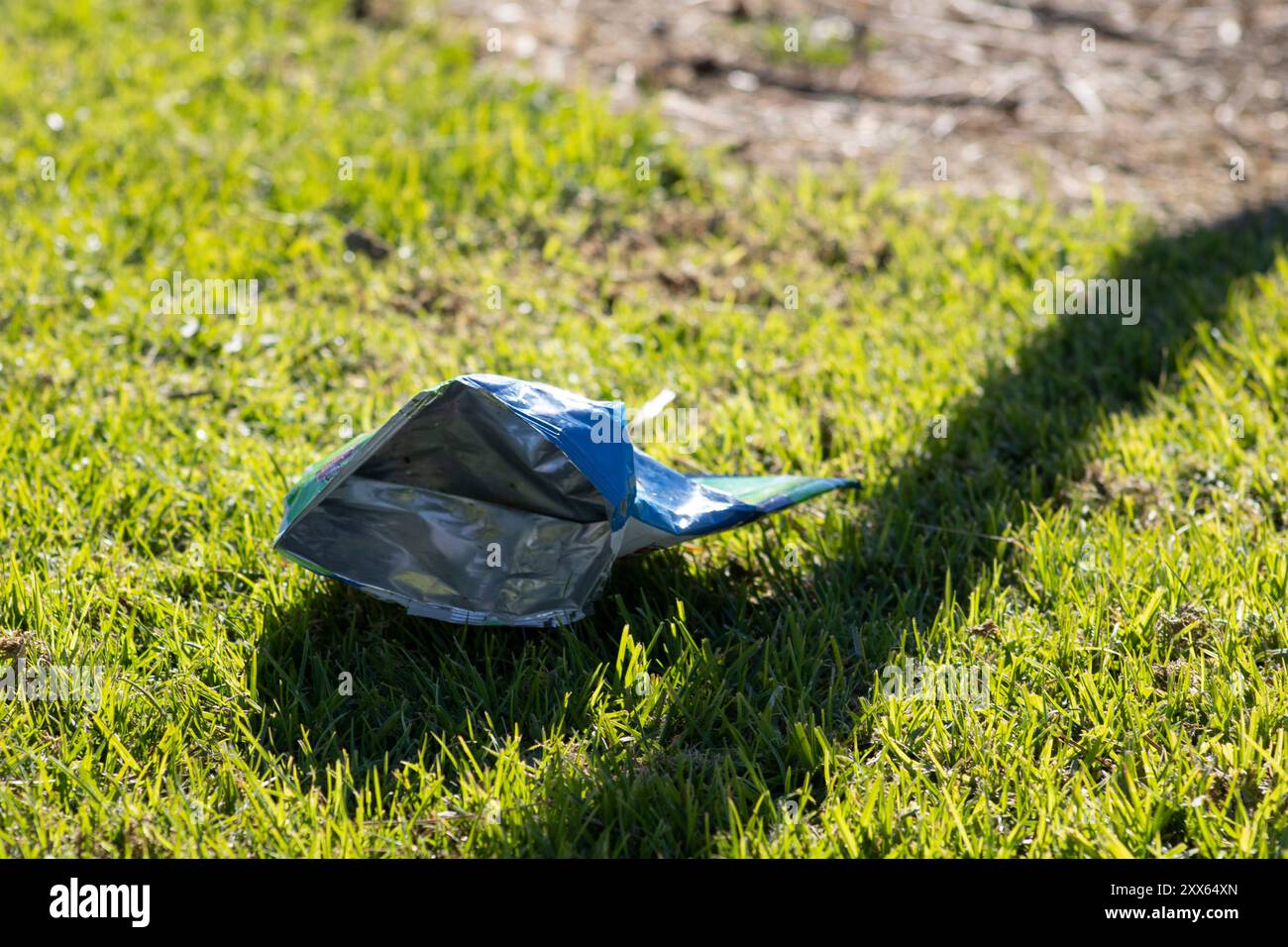 Litter littering wrapper hi-res stock photography and images - Alamy