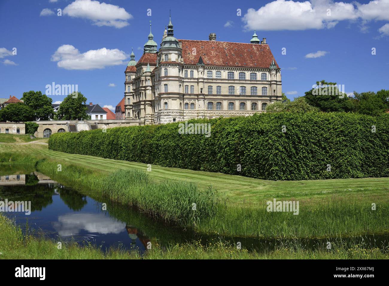 Sixteenth century palace hi-res stock photography and images - Alamy