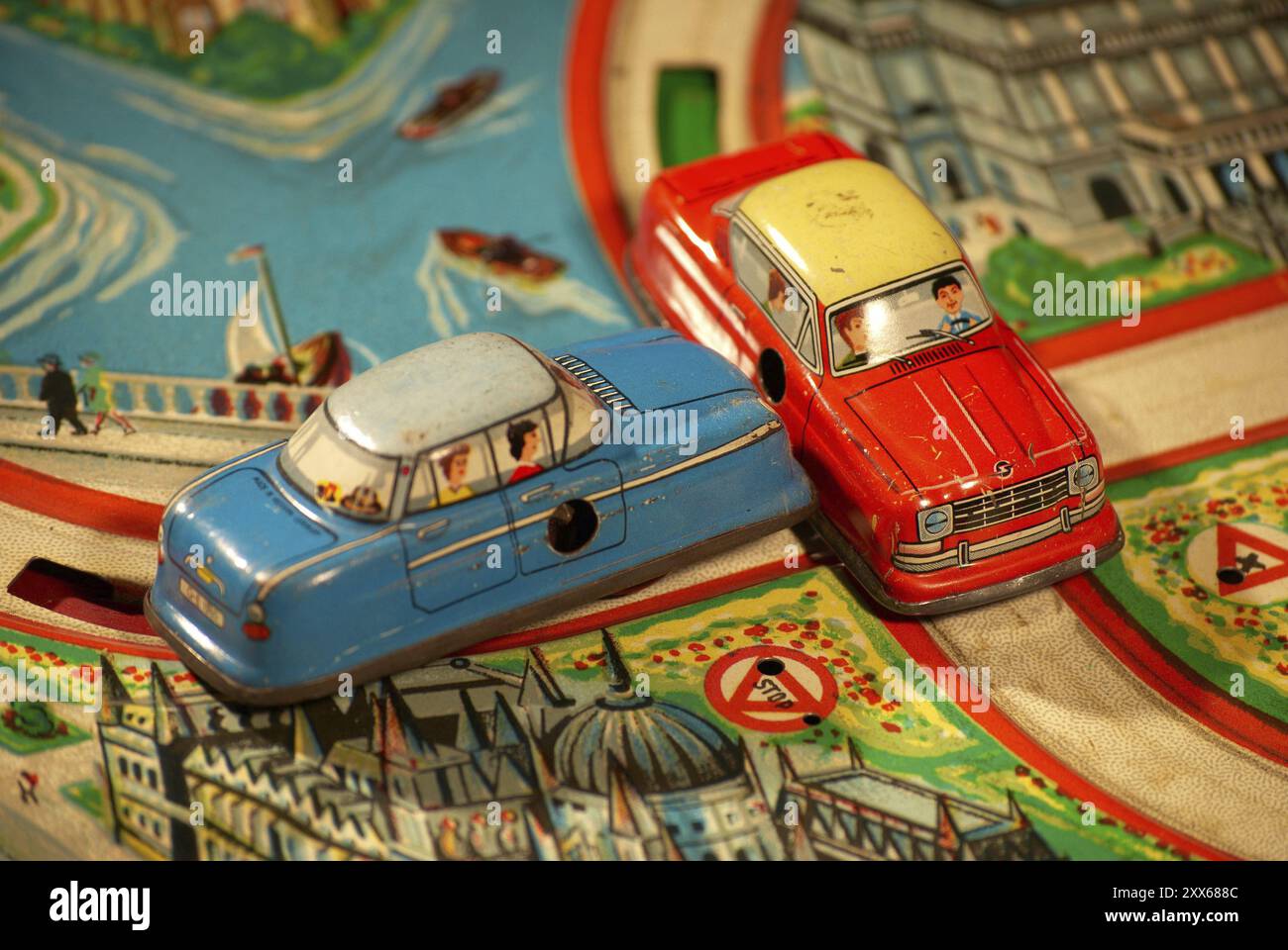 Road traffic, automobile, collision at crossroads, shown with model ...