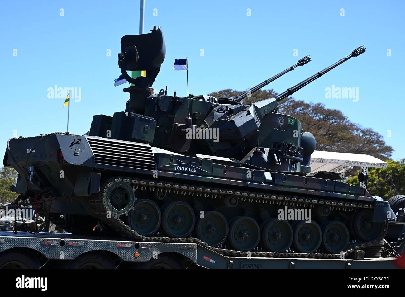 Brazilian army tanks hi-res stock photography and images - Alamy