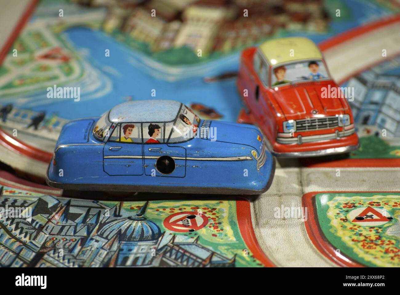 Road traffic, automobile, collision at crossroads, shown with model ...