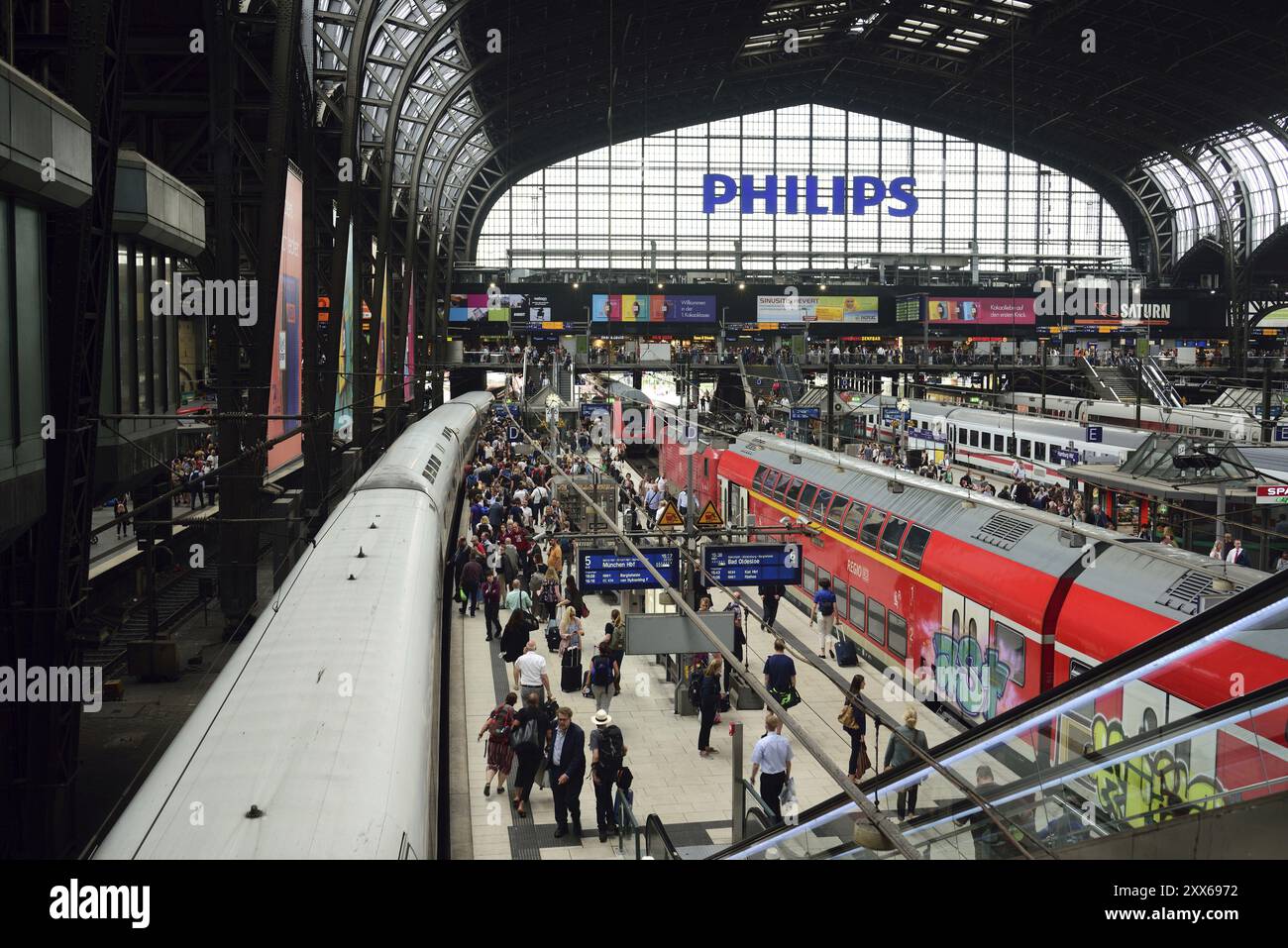 Europe, Germany, Hamburg, central station, station concourse, local and ...