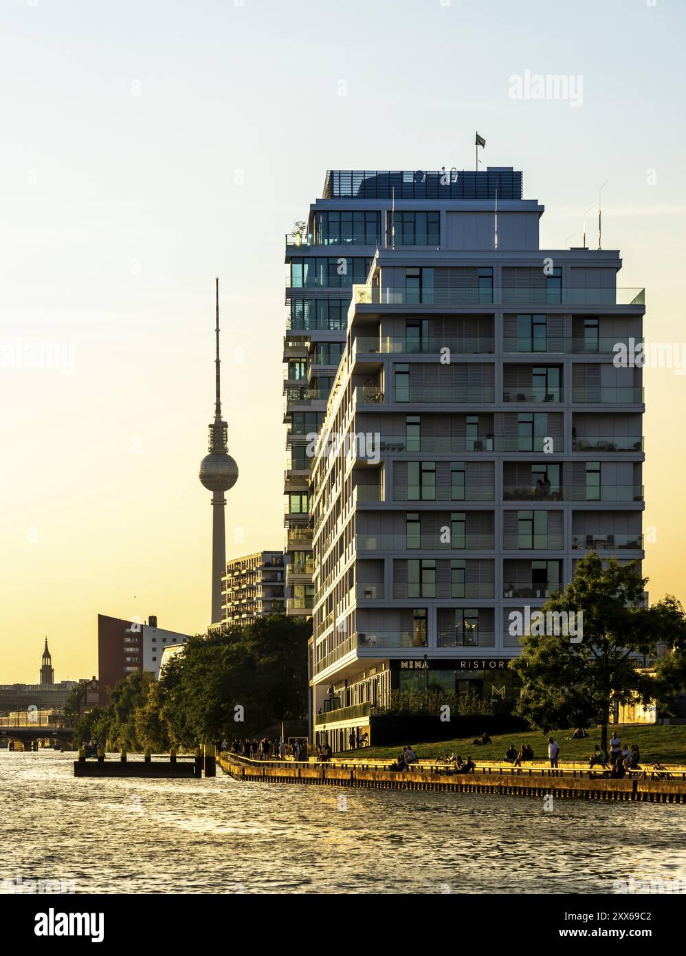 Apartment building telecommunications mast hi-res stock photography and ...