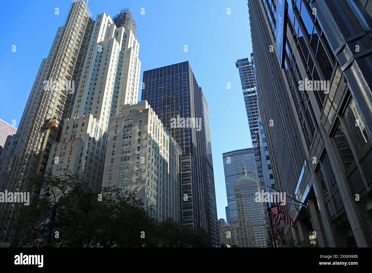 Manhattan park avenue hi-res stock photography and images - Alamy