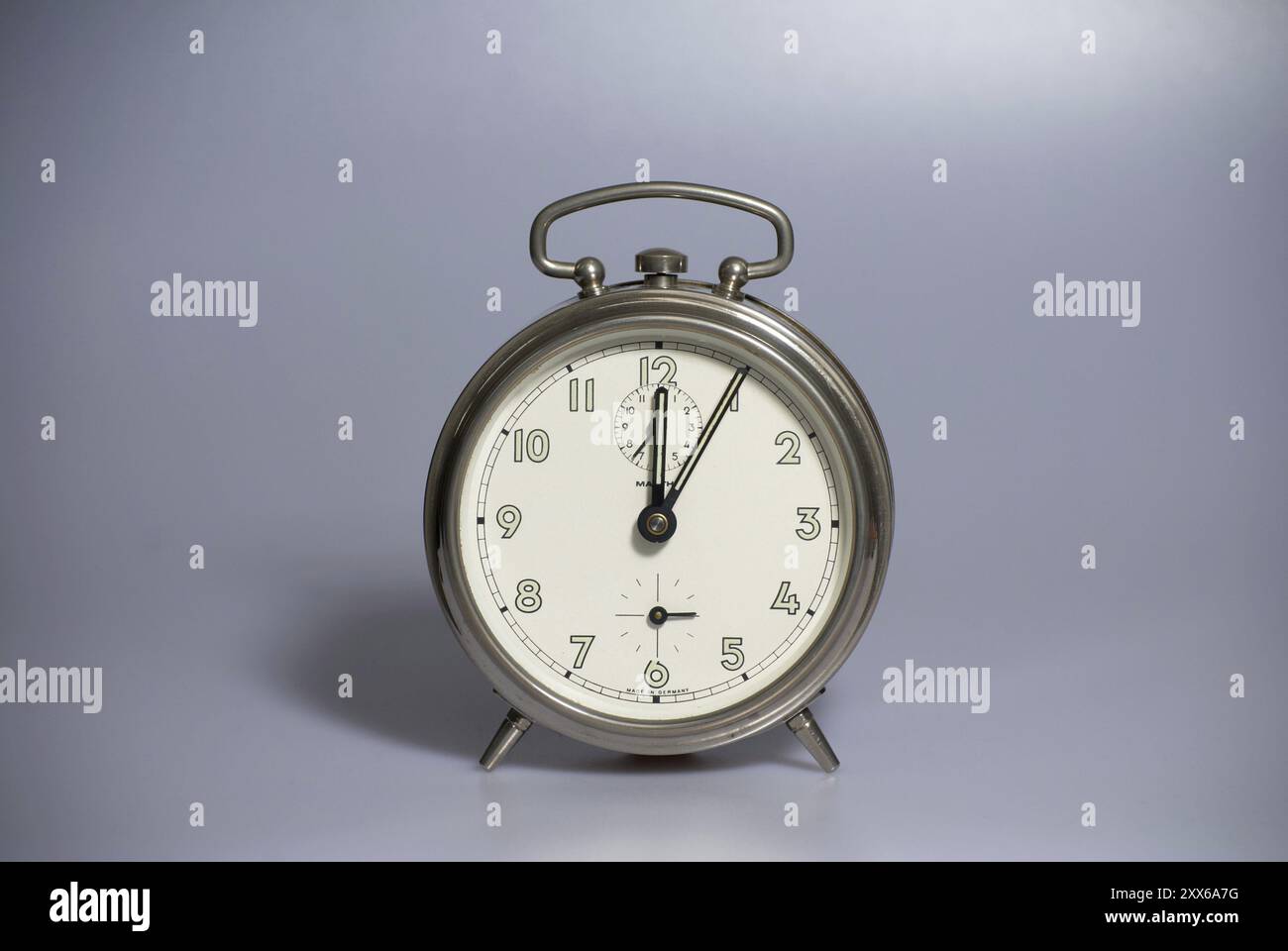 Five past hi-res stock photography and images - Alamy