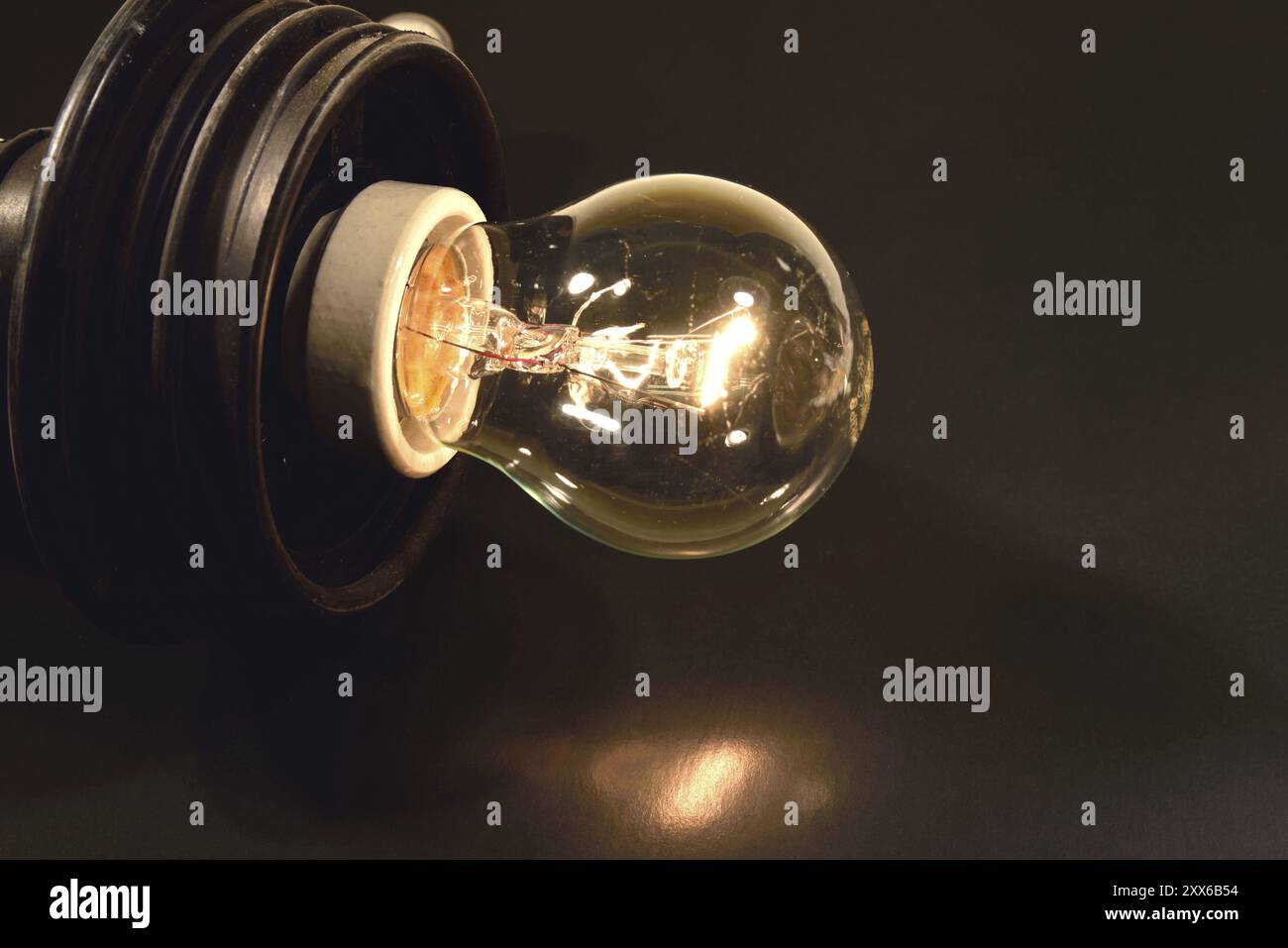 Light bulb, analogue light source, warm light, clear light bulb ...