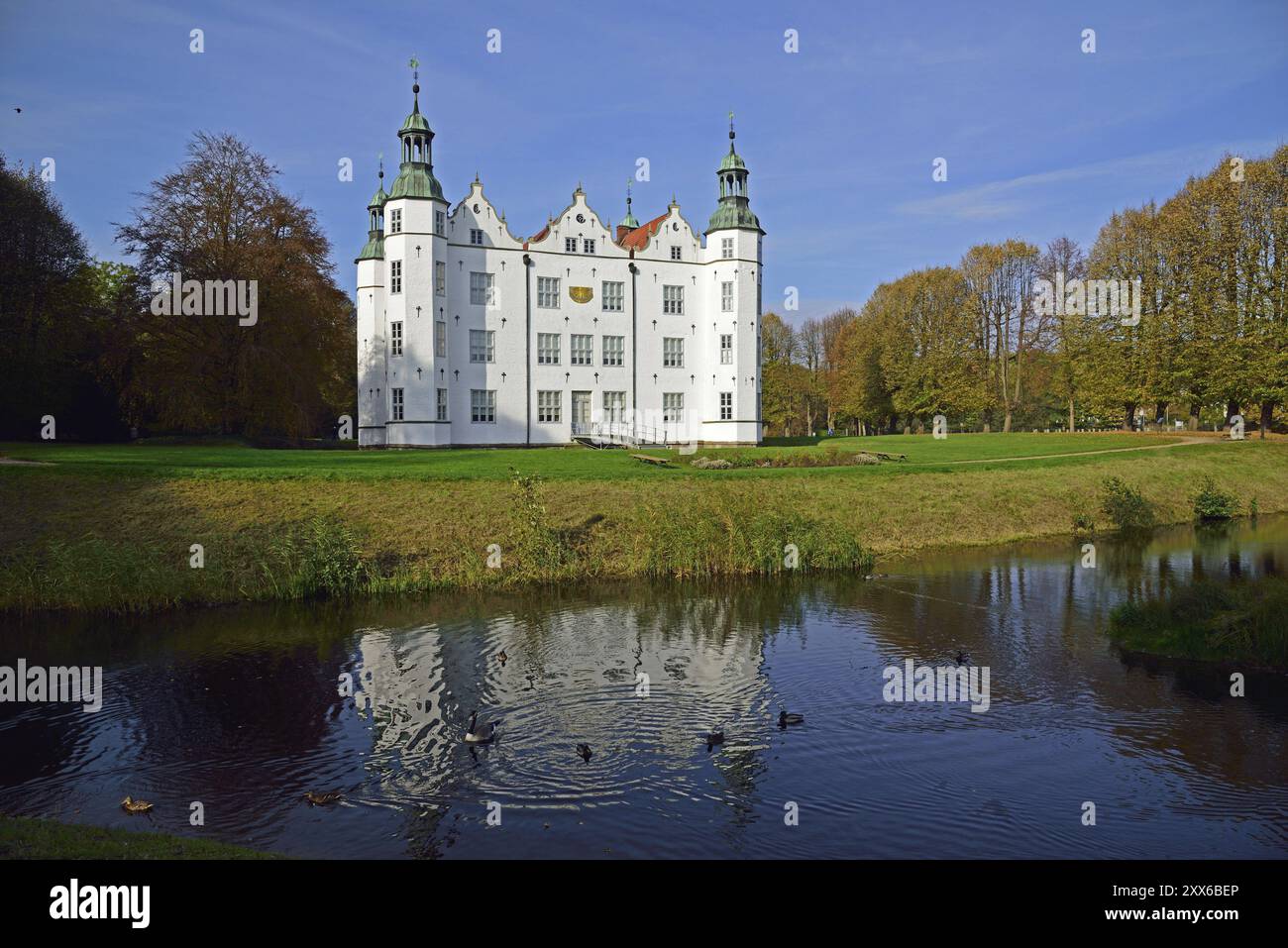 Europe, Germany, Schleswig-Holstein, Ahrensburg, moated castle ...