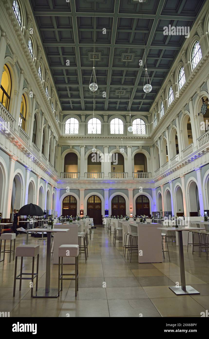 Interior city hall chamber hi-res stock photography and images - Alamy