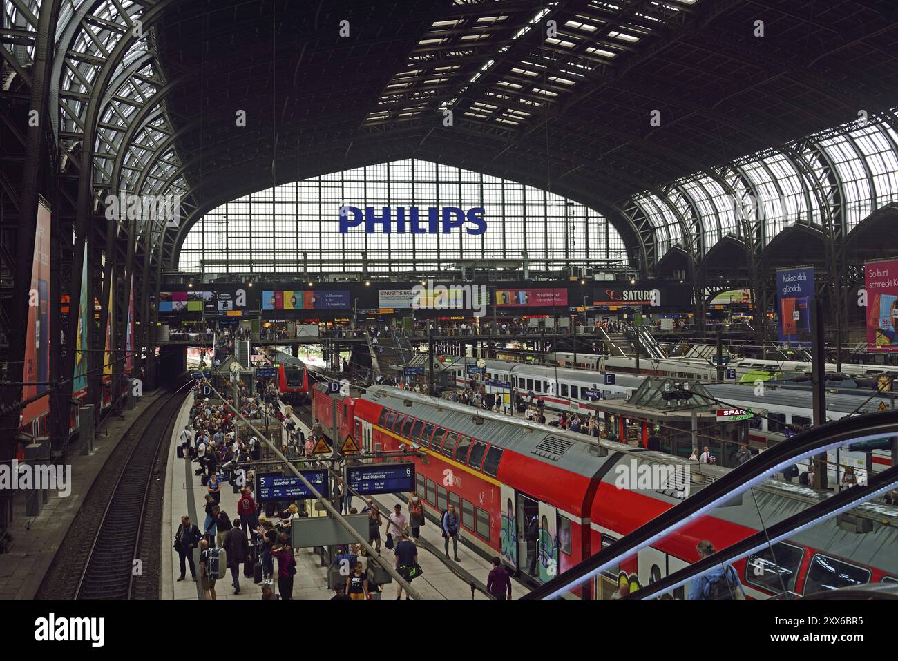 Europe, Germany, Hamburg, central station, station concourse, local and ...