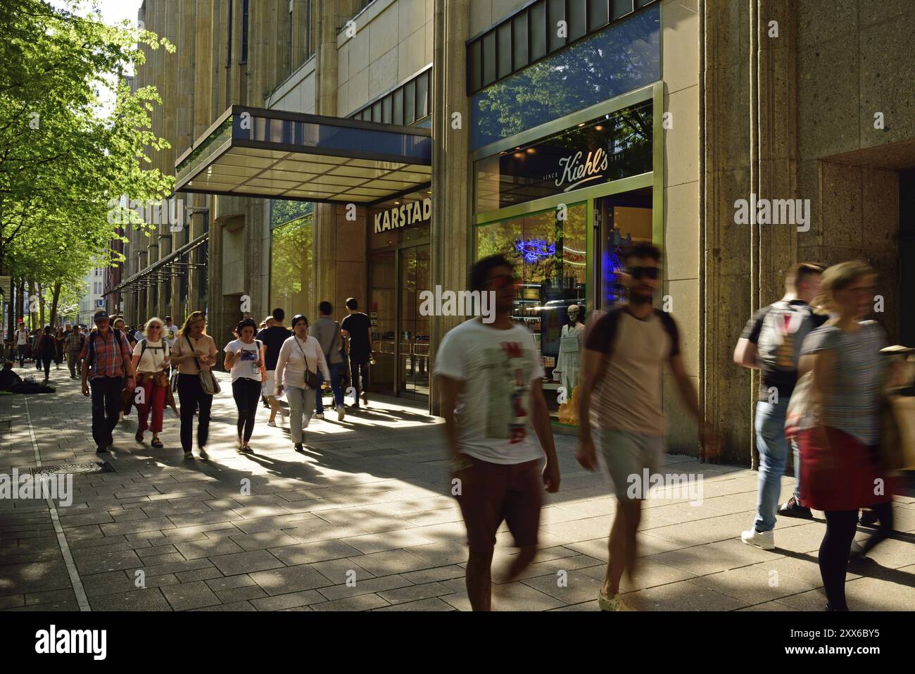 Germany, Hamburg, City, Moenckebergstrasse, main shopping street, passers-by in motion, Karstadt ...